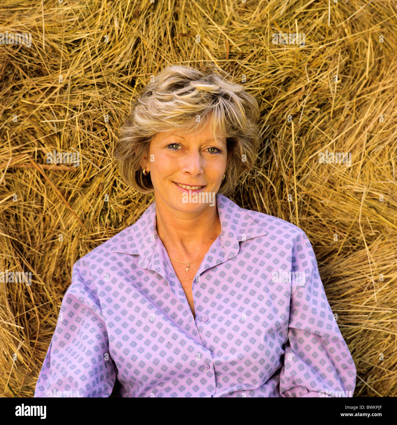 MR MATURE WOMAN PORTRAIT AGAINST BALE OF HAY Stock Photo - Alamy