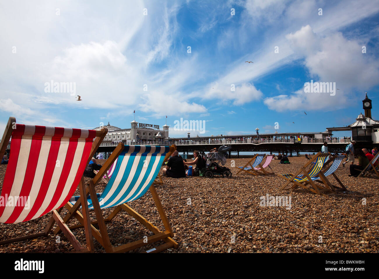 Summer day brighton beach hi-res stock photography and images - Alamy