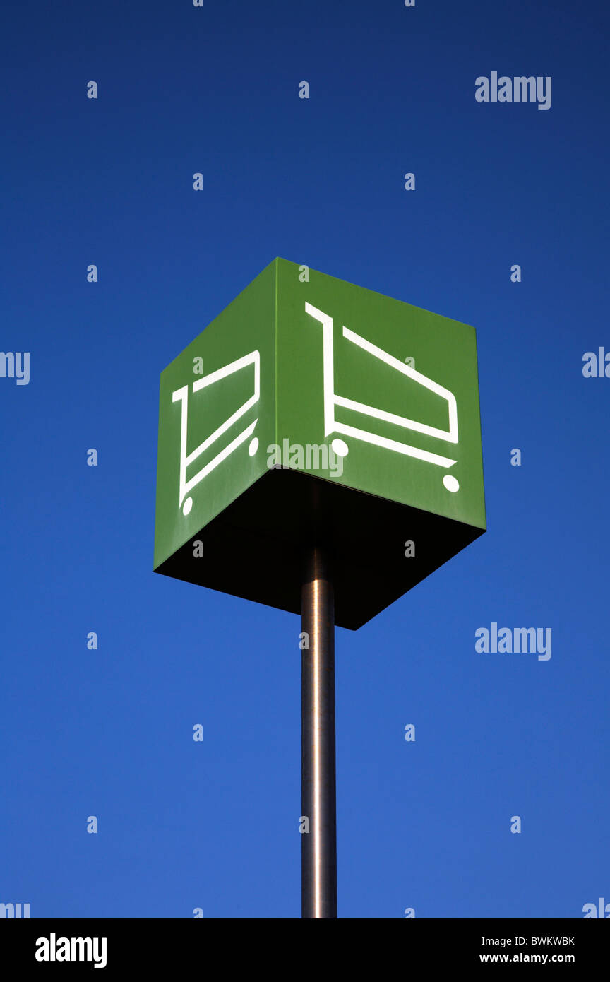 Supermarket trolley park hi-res stock photography and images - Alamy