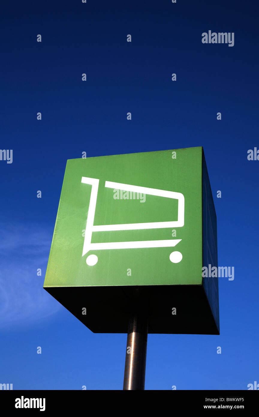 Supermarket trolley park hi-res stock photography and images - Alamy