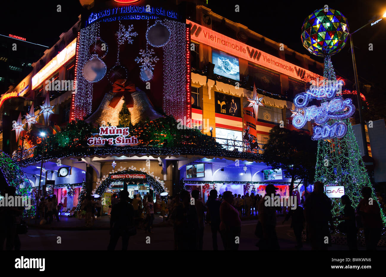 Saigon mall hi-res stock photography and images - Alamy