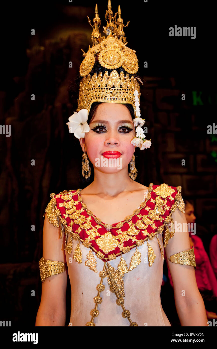 Cambodian lady apsara hi-res stock photography and images - Alamy