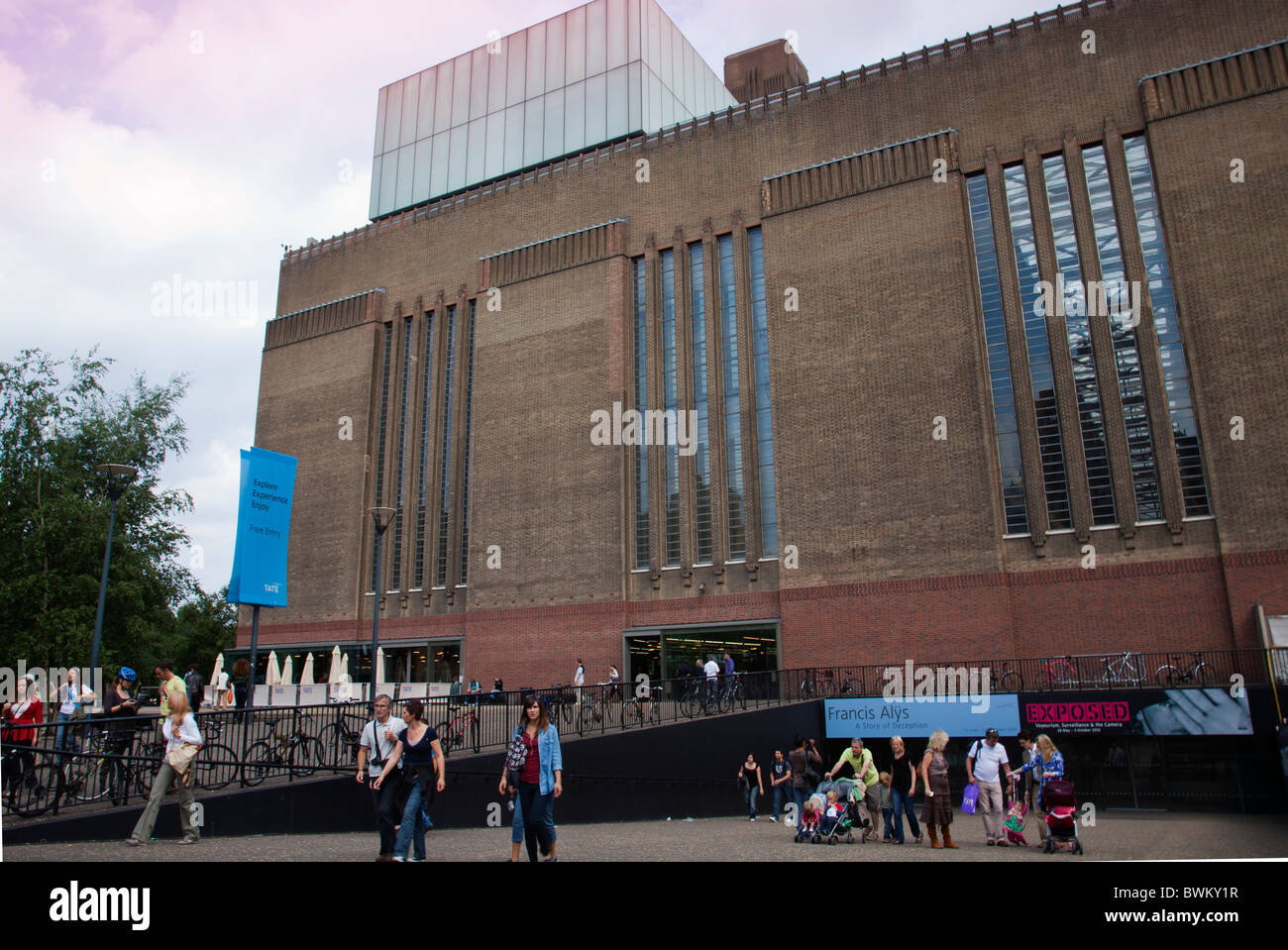Tate museum london hi-res stock photography and images - Alamy