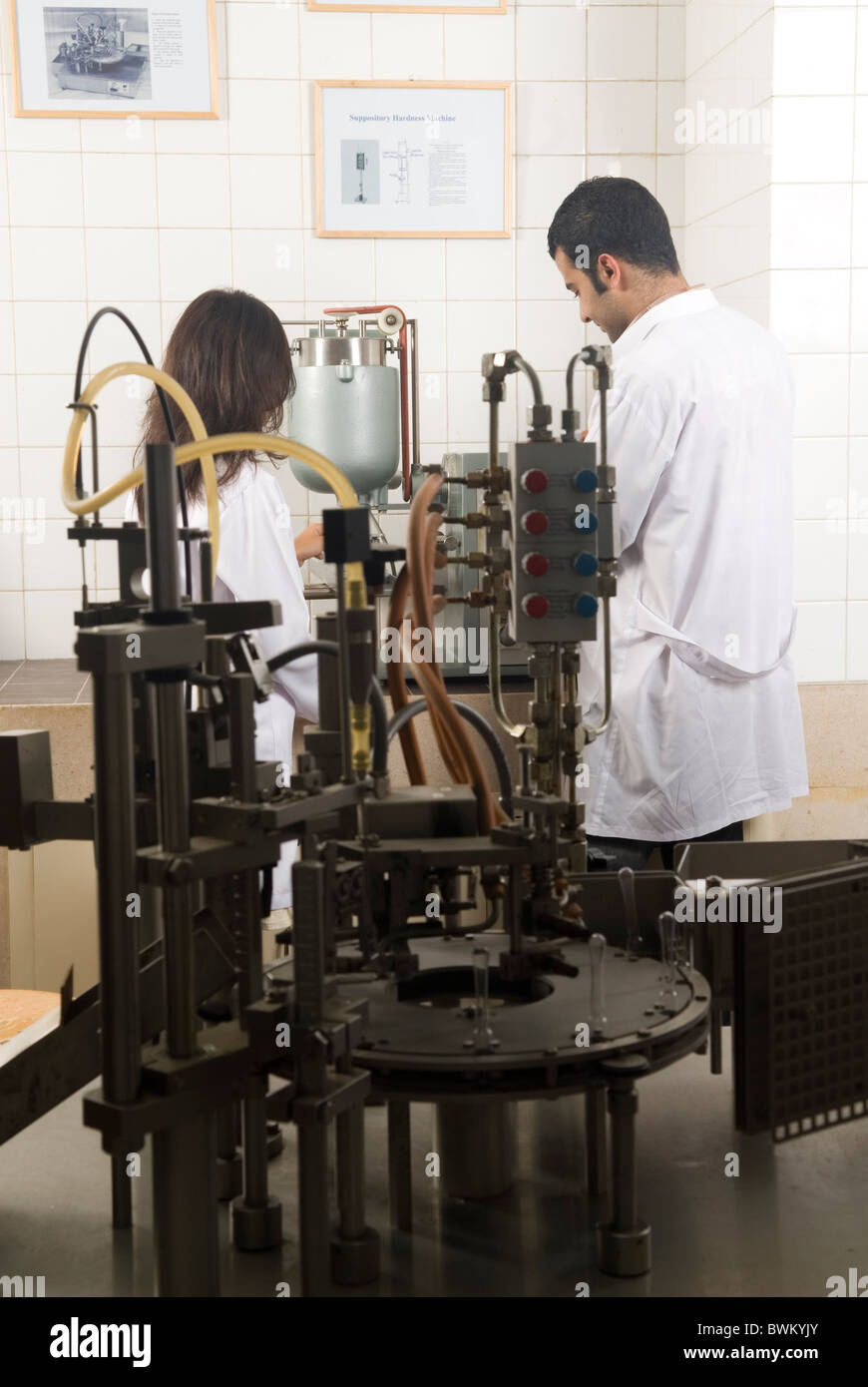 Male middle eastern students hi-res stock photography and images - Alamy