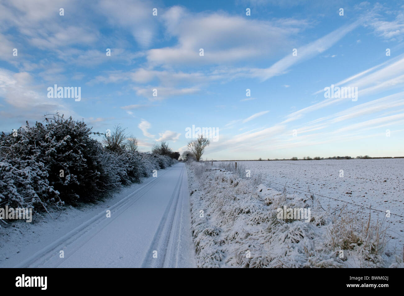 Country lane heavy snowfall winter hi-res stock photography and images ...