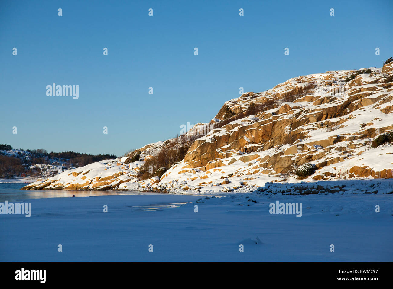 Red granite cliffs by the sea Stock Photo - Alamy
