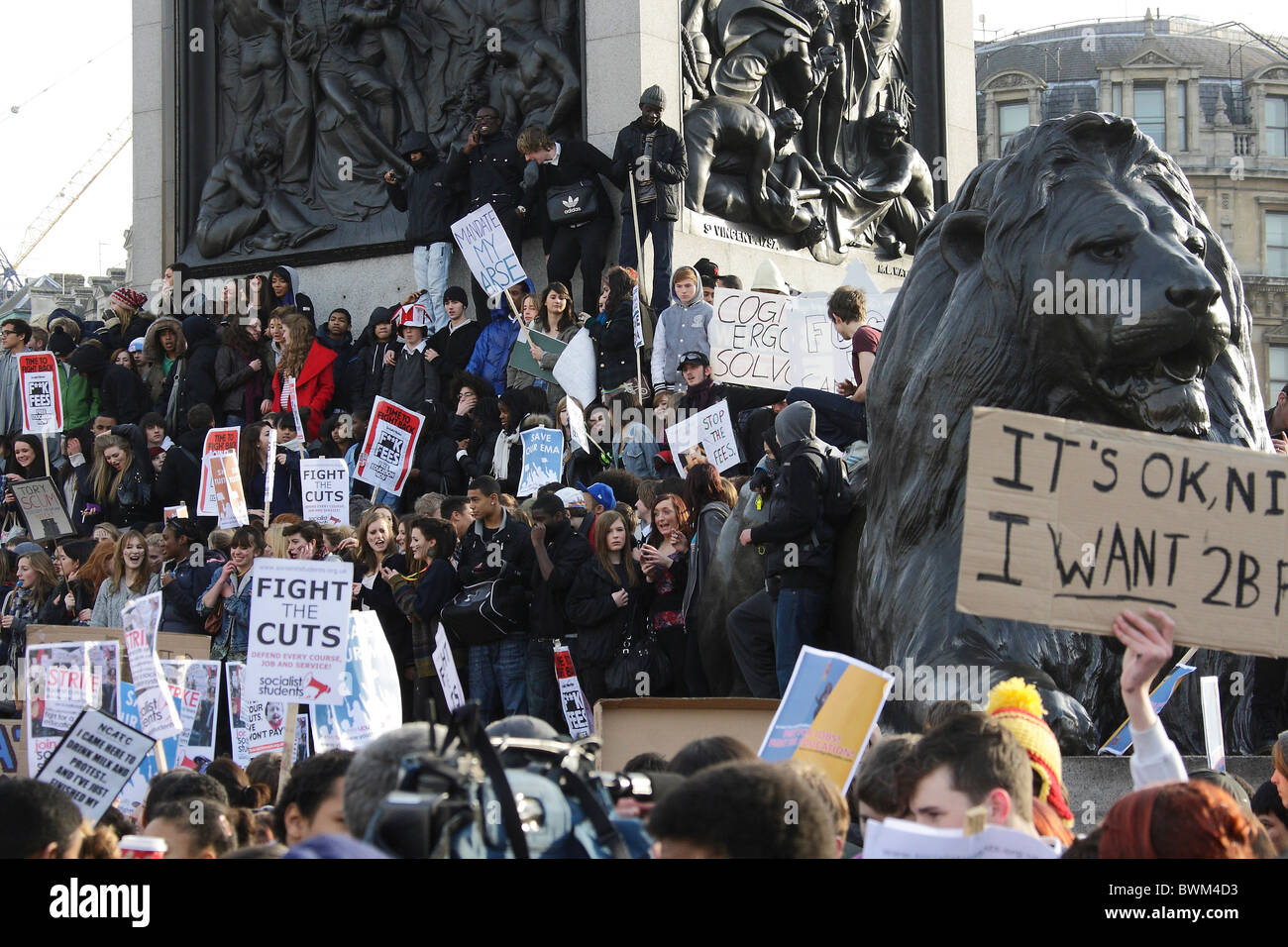 Students hold a protest in Trafalgar SQuare Stock Photo - Alamy