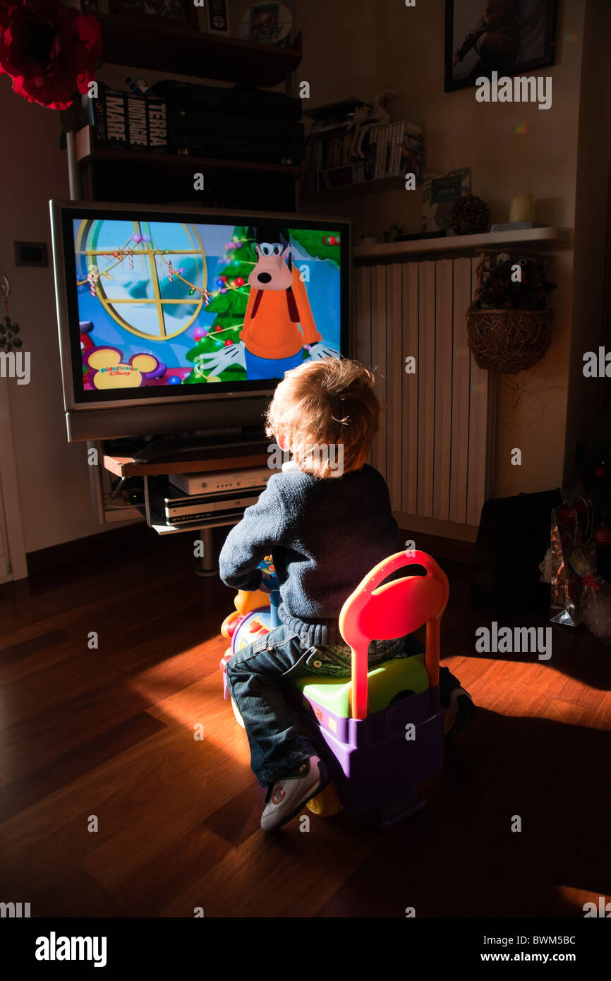 Disney channel hi-res stock photography and images - Alamy