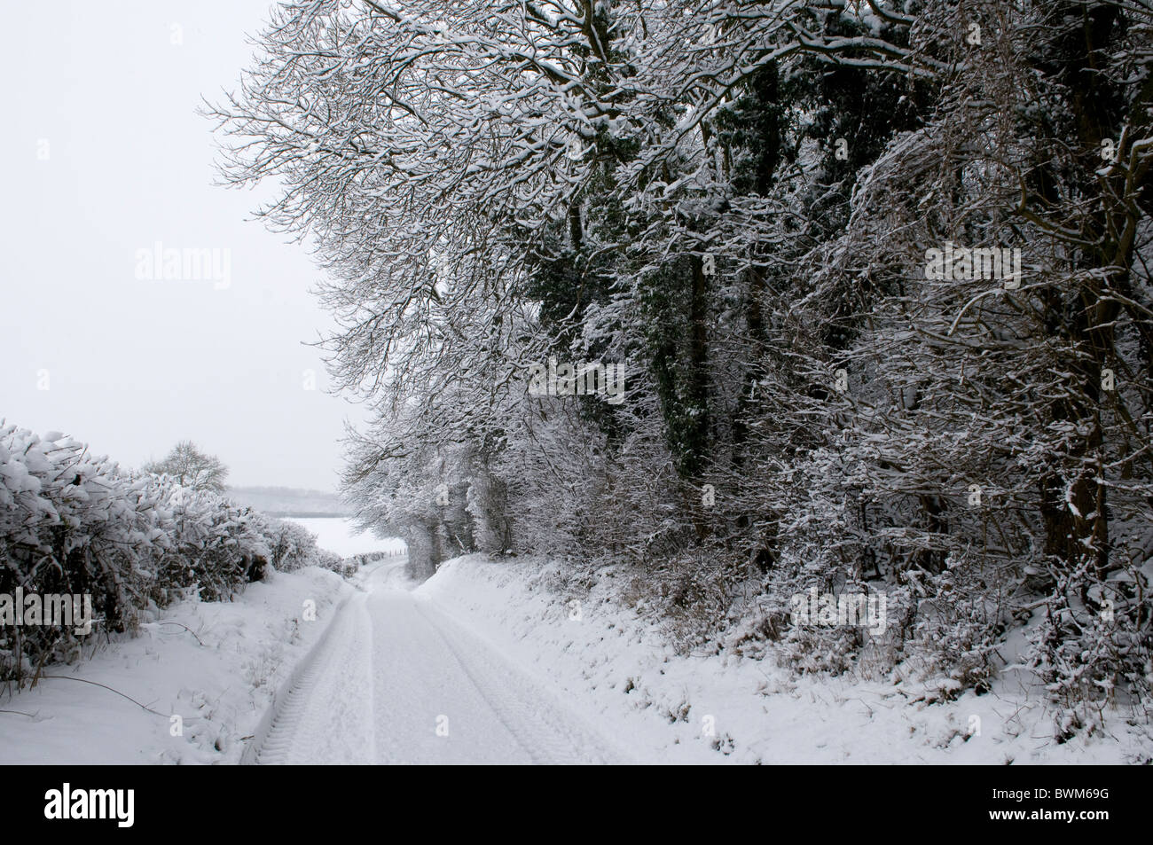 Heavy snow and road hi-res stock photography and images - Alamy