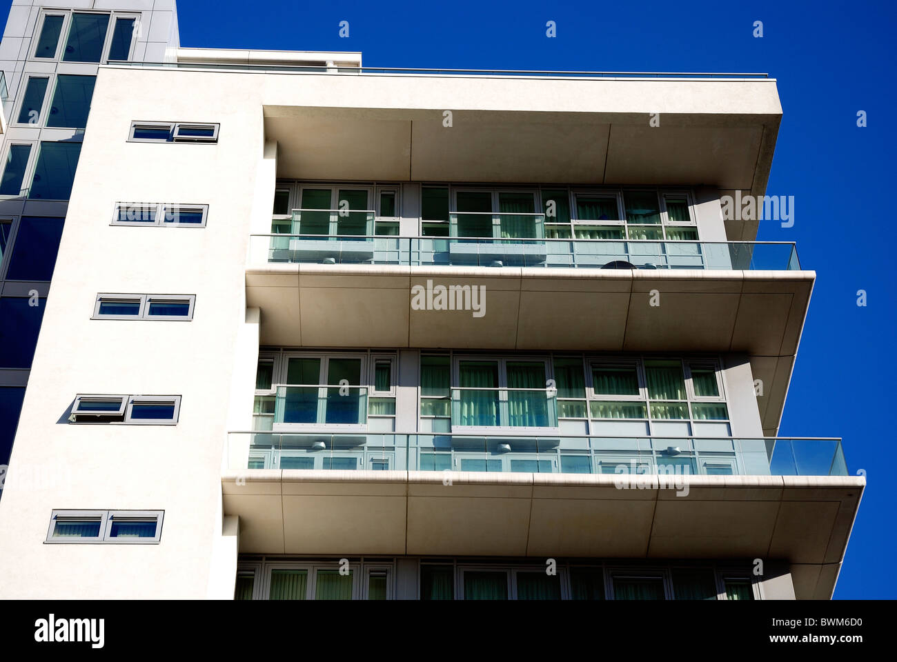 Multi storey flats hi-res stock photography and images - Alamy