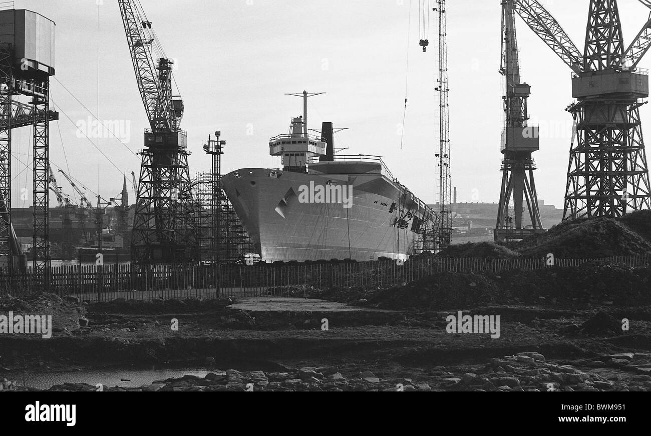 Swan hunter hi-res stock photography and images - Alamy