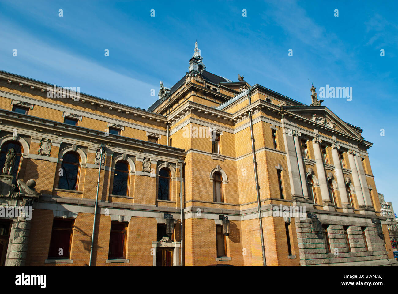 Theatre building architecture hi-res stock photography and images - Alamy