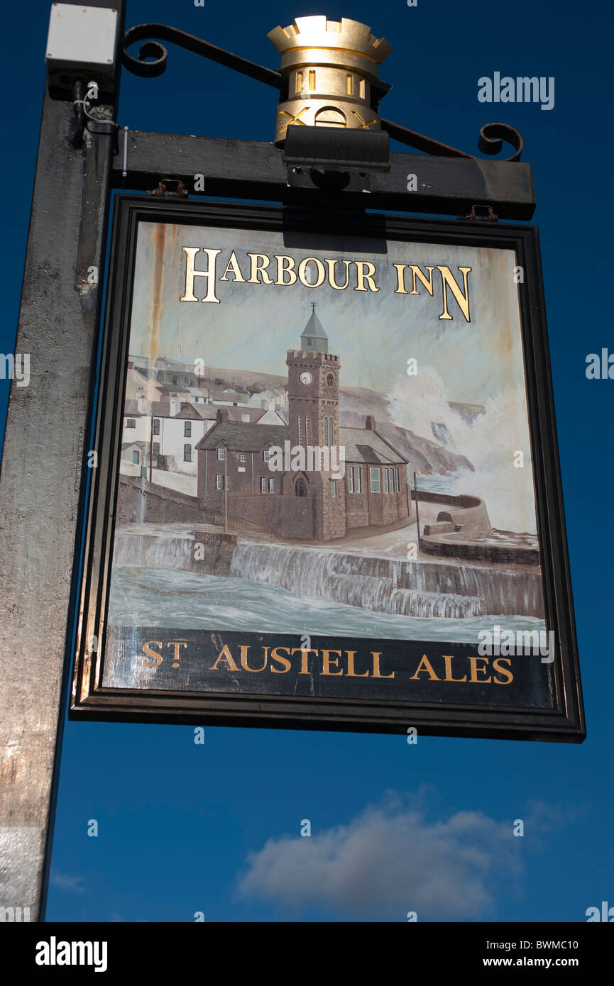 Porthleven pub hi-res stock photography and images - Alamy
