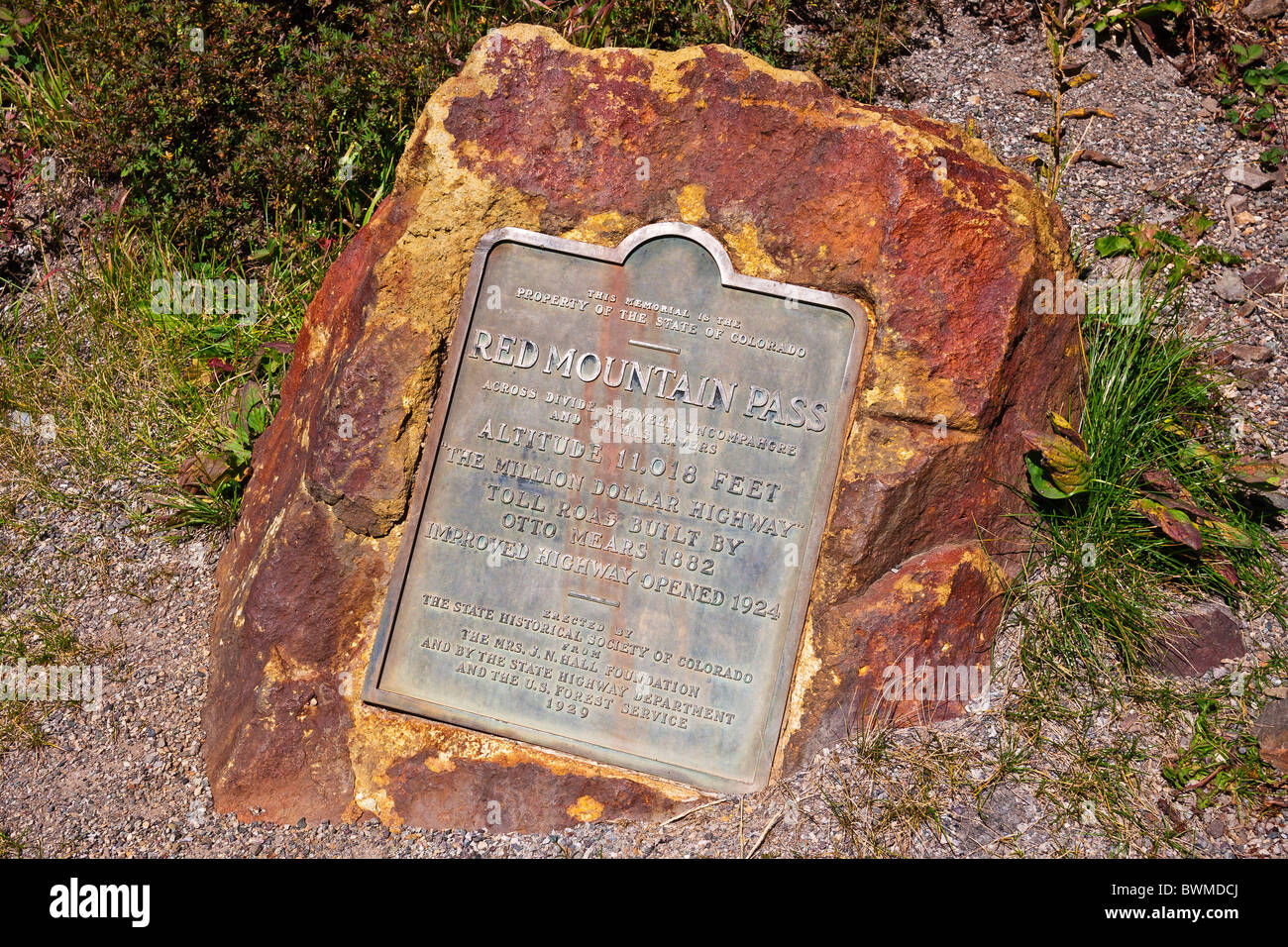 Red mountain pass hi-res stock photography and images - Alamy