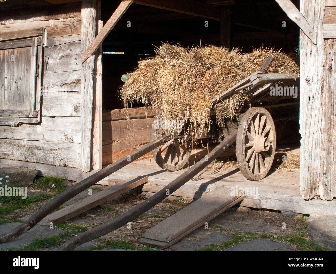 Horse Cart Farm Hay Stock Photos & Horse Cart Farm Hay Stock Images - Alamy