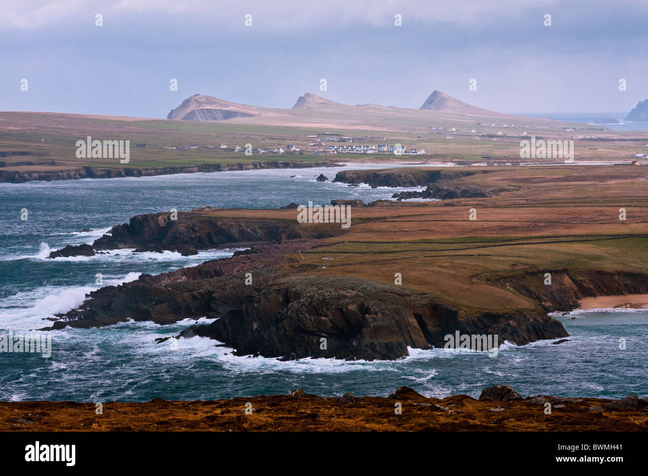 Three sisters cliffs ireland hi-res stock photography and images - Alamy