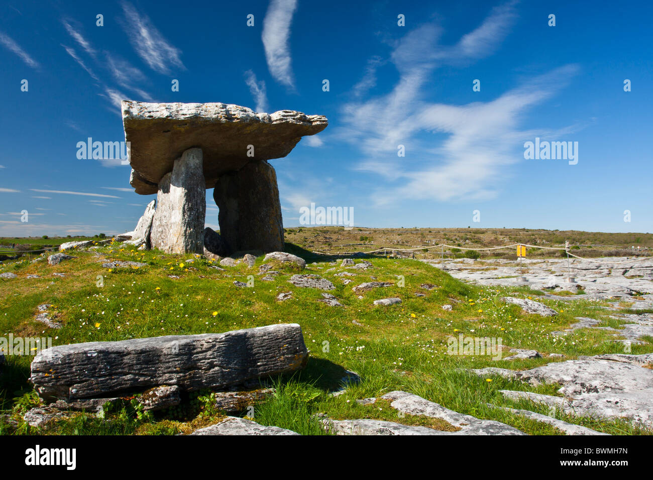 Famous Poulnabrone Dolmen in Buren, Co. Clare Stock Photo - Alamy
