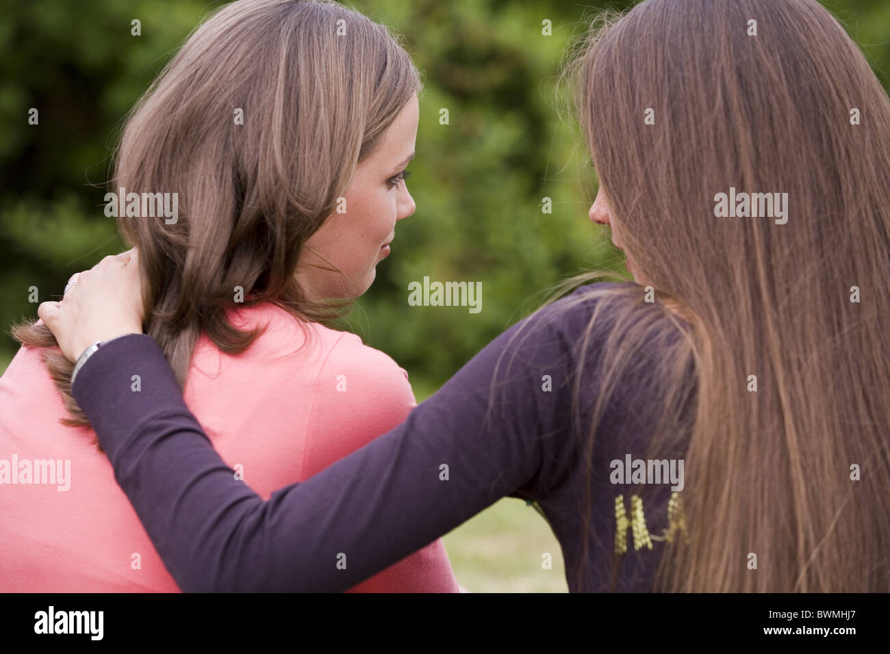 Mature sisters talking sad hi-res stock photography and images - Alamy
