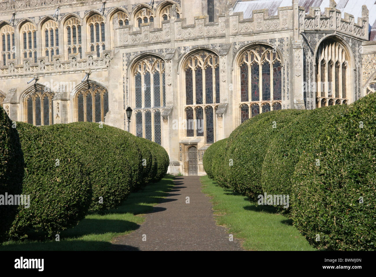 Clipped box hedge hi-res stock photography and images - Alamy