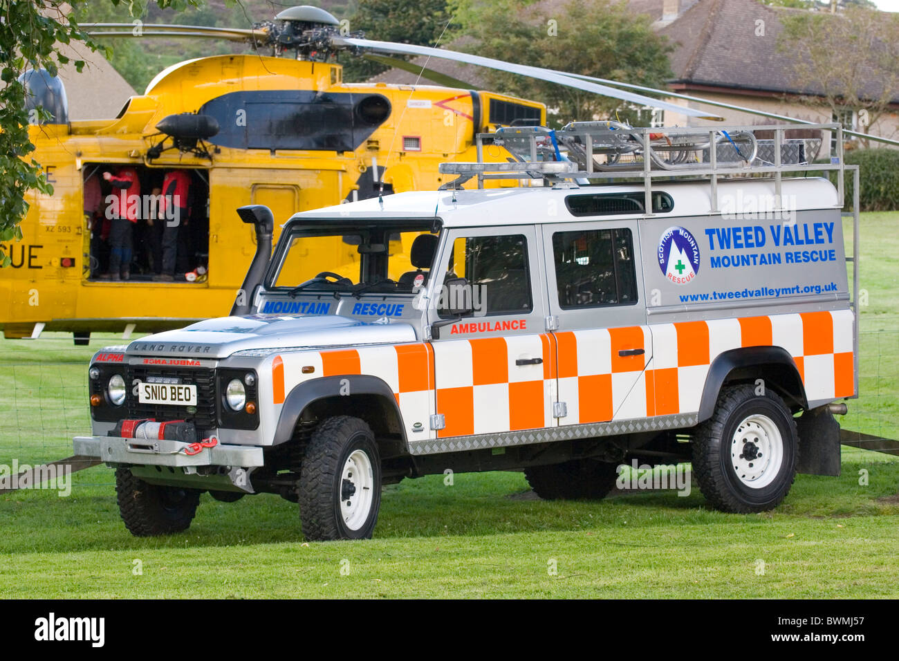 Mountain Rescue Land Rover Defender High Resolution Stock Photography ...