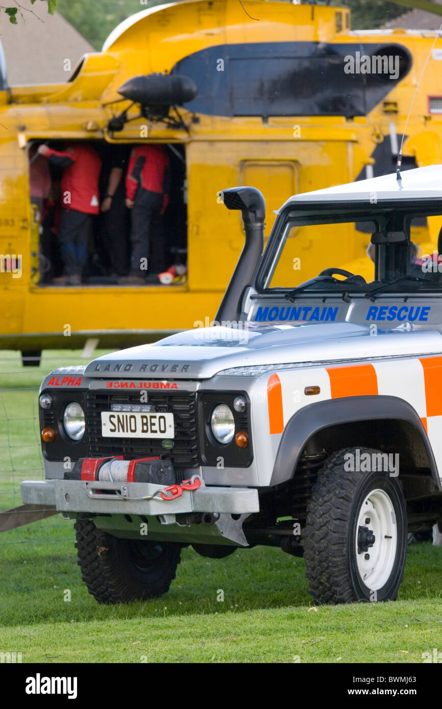 Mountain rescue land rover defender hi-res stock photography and images ...