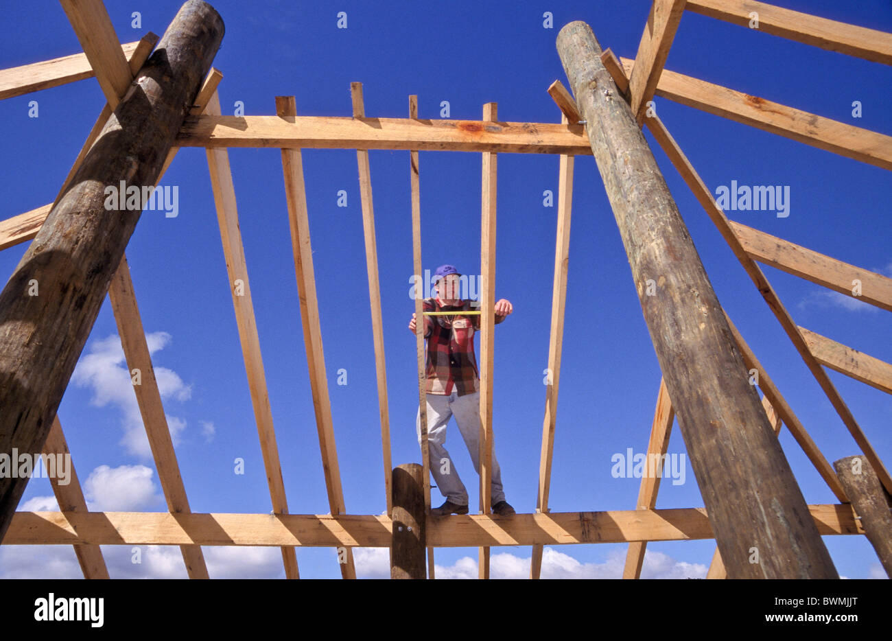 Carpenter construction roof truss hi-res stock photography and images ...