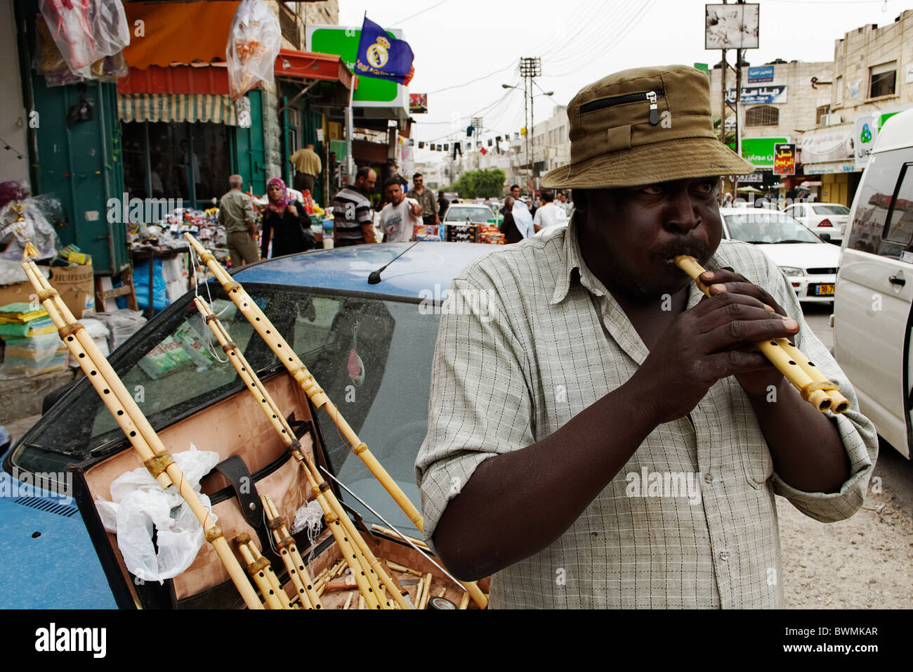 Instrument vendor hi-res stock photography and images - Alamy