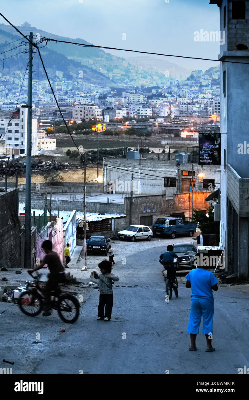 Palestinian children leaving in Jenine Stock Photo - Alamy
