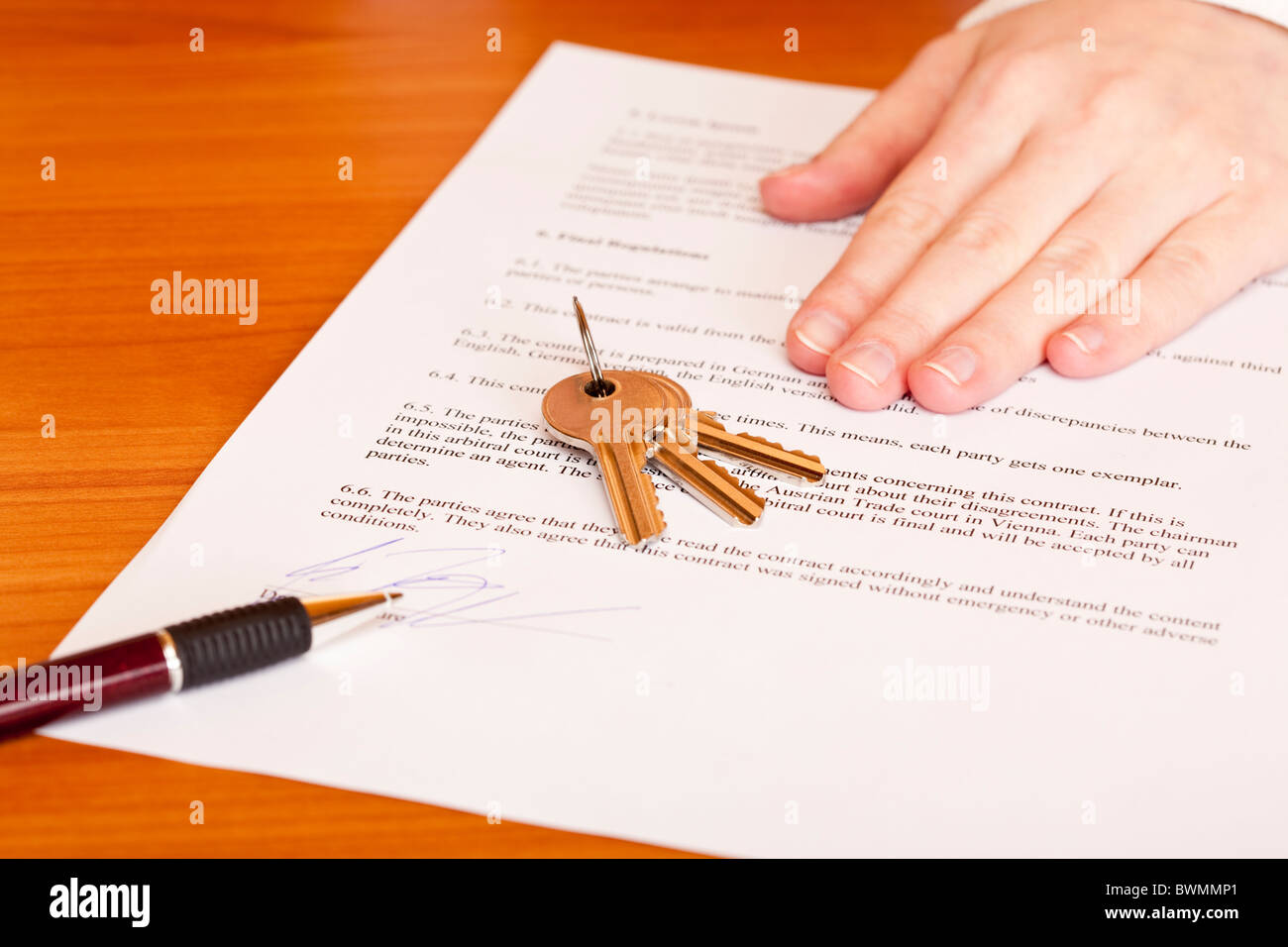 Keys handover hi-res stock photography and images - Alamy