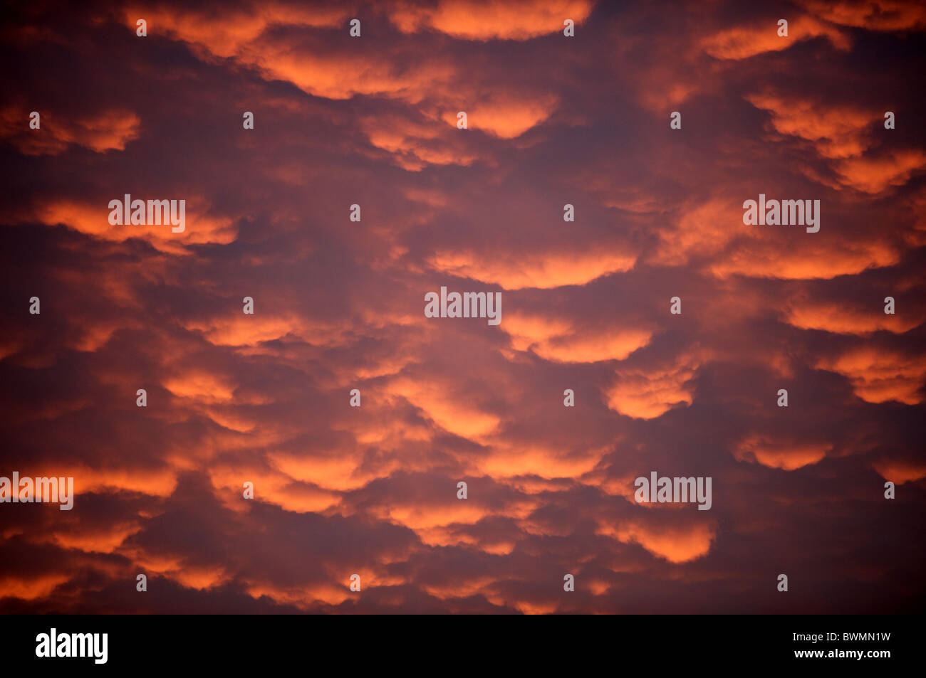Level with clouds hi-res stock photography and images - Alamy
