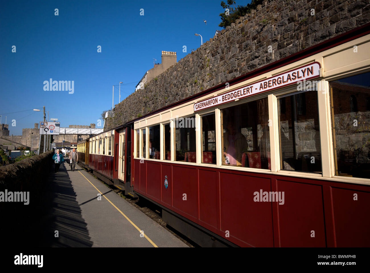 Caernarfon Station Gwynd Wales UK Diesel Train Carriages Stock Photo ...