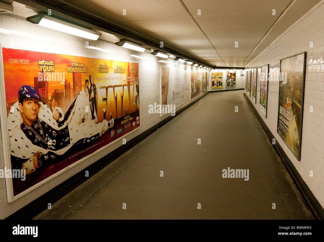 Empty Metro walkway Paris Stock Photo - Alamy