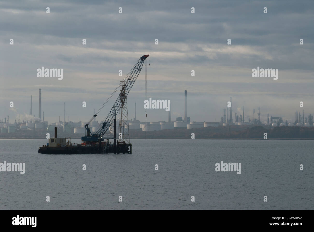 Fawley oil refinery southampton hampshire hi-res stock photography and ...