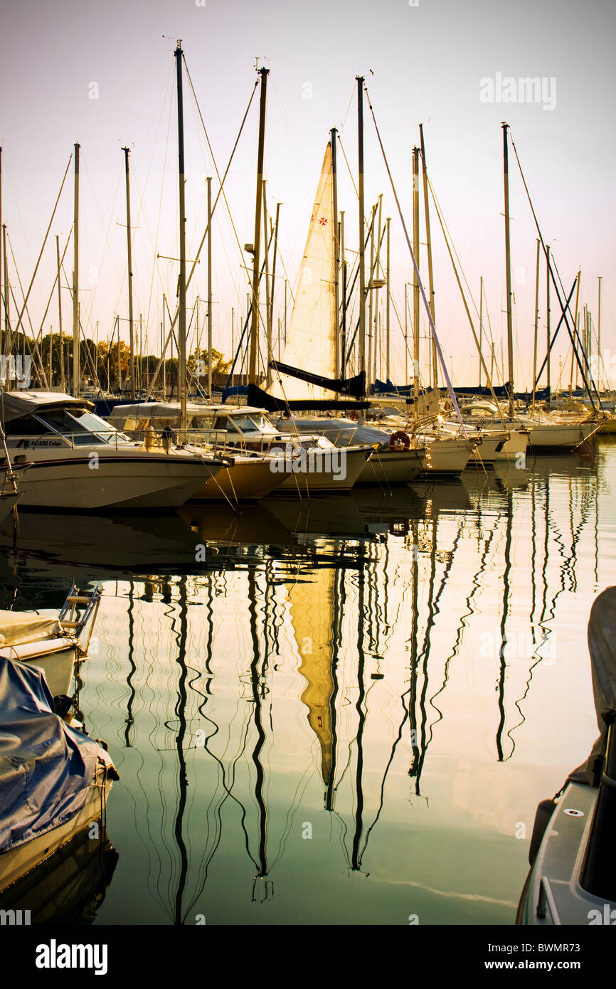Reflections in dock waters hi-res stock photography and images - Alamy