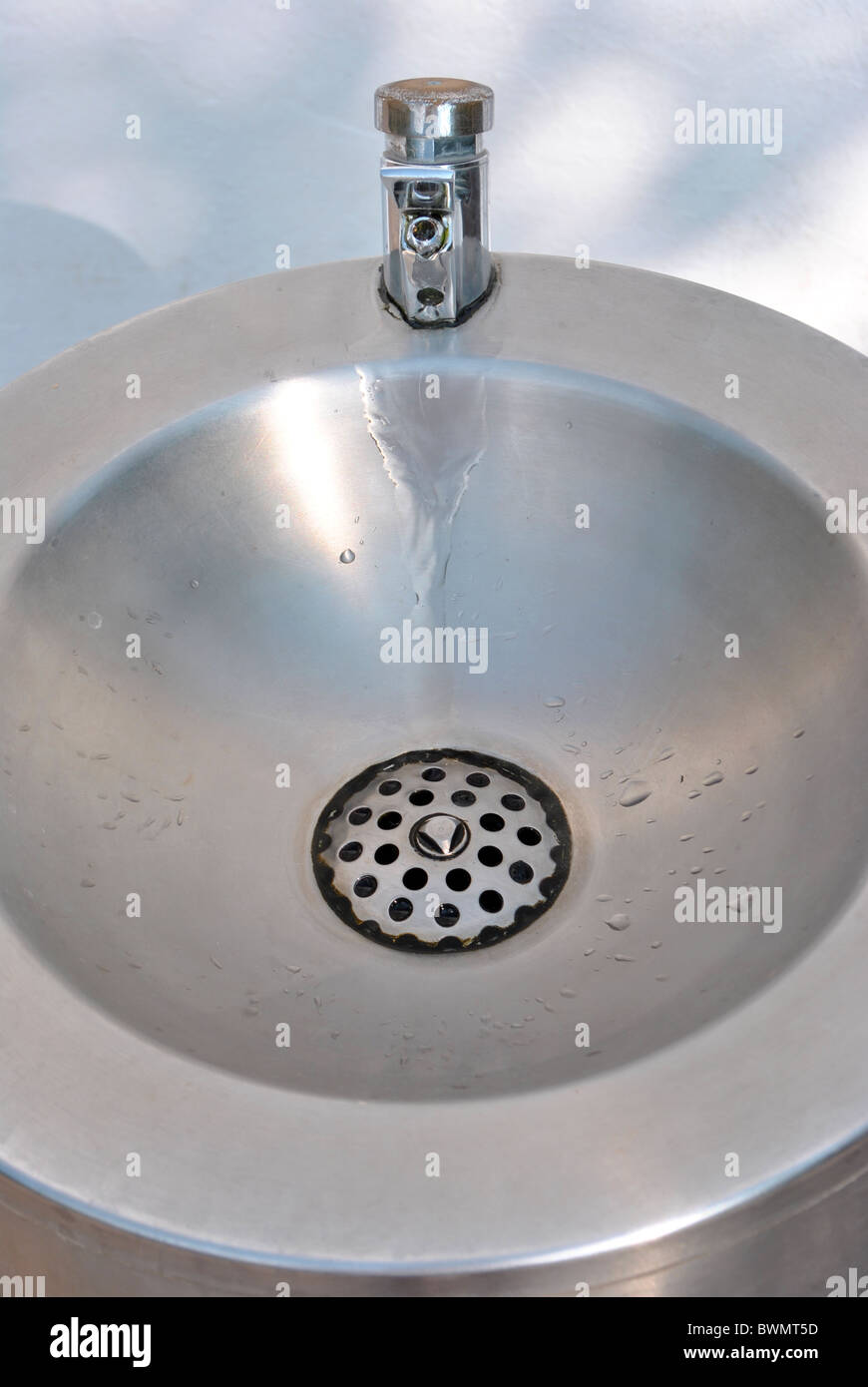 drinking tap water cool and refreshing aluminum Stock Photo - Alamy