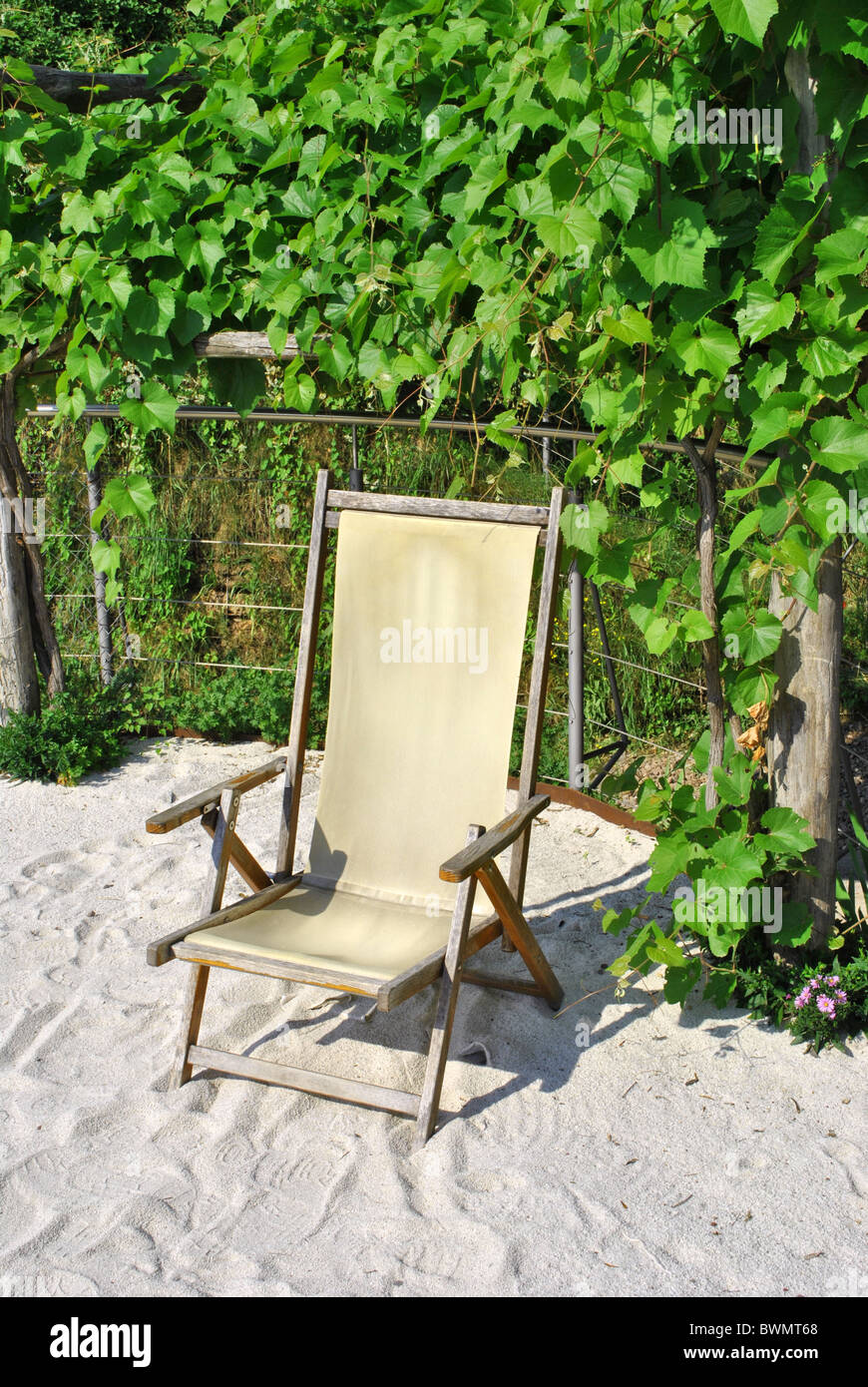 sea sand with footprints and feet Stock Photo - Alamy