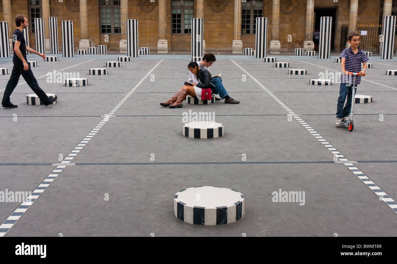 Palaise Royal courtyard Stock Photo - Alamy