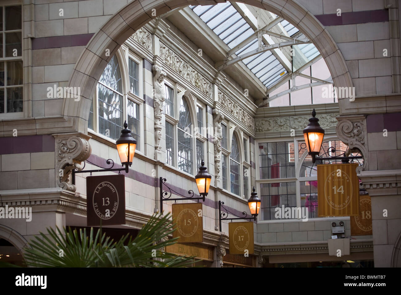 St michaels row chester shopping hi-res stock photography and images ...