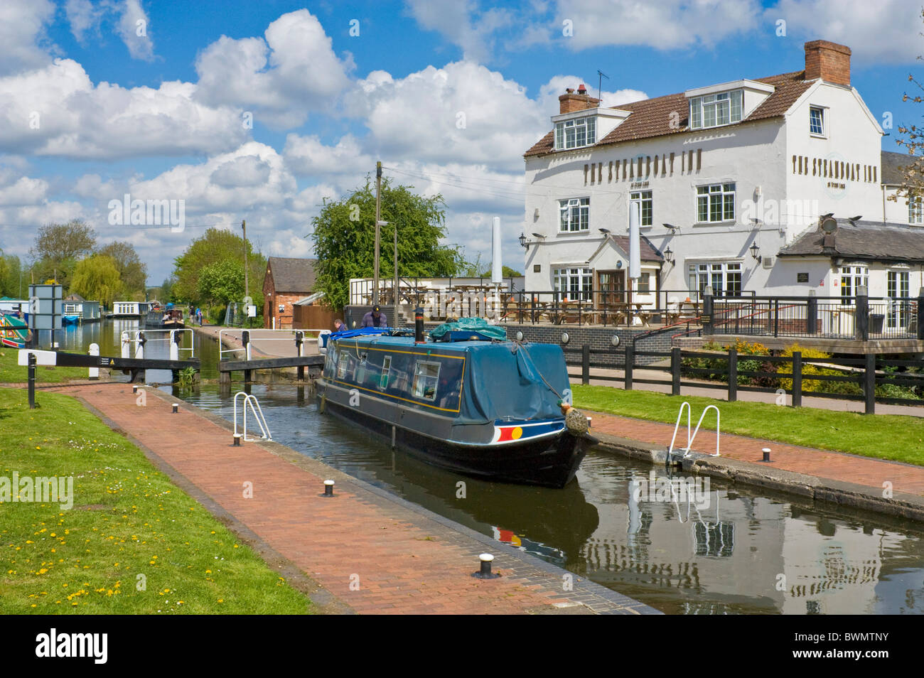 Narrow boat hi-res stock photography and images - Alamy