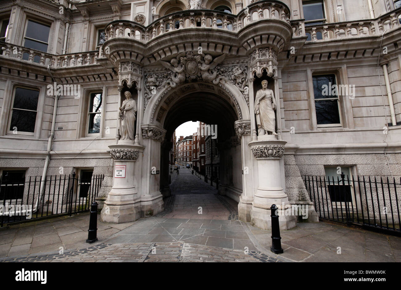 The South entrance to Temple, through Middle Temple Lane off London's ...