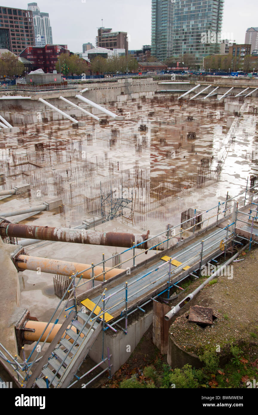Construction of concrete raft Riverside South development Canary Wharf ...