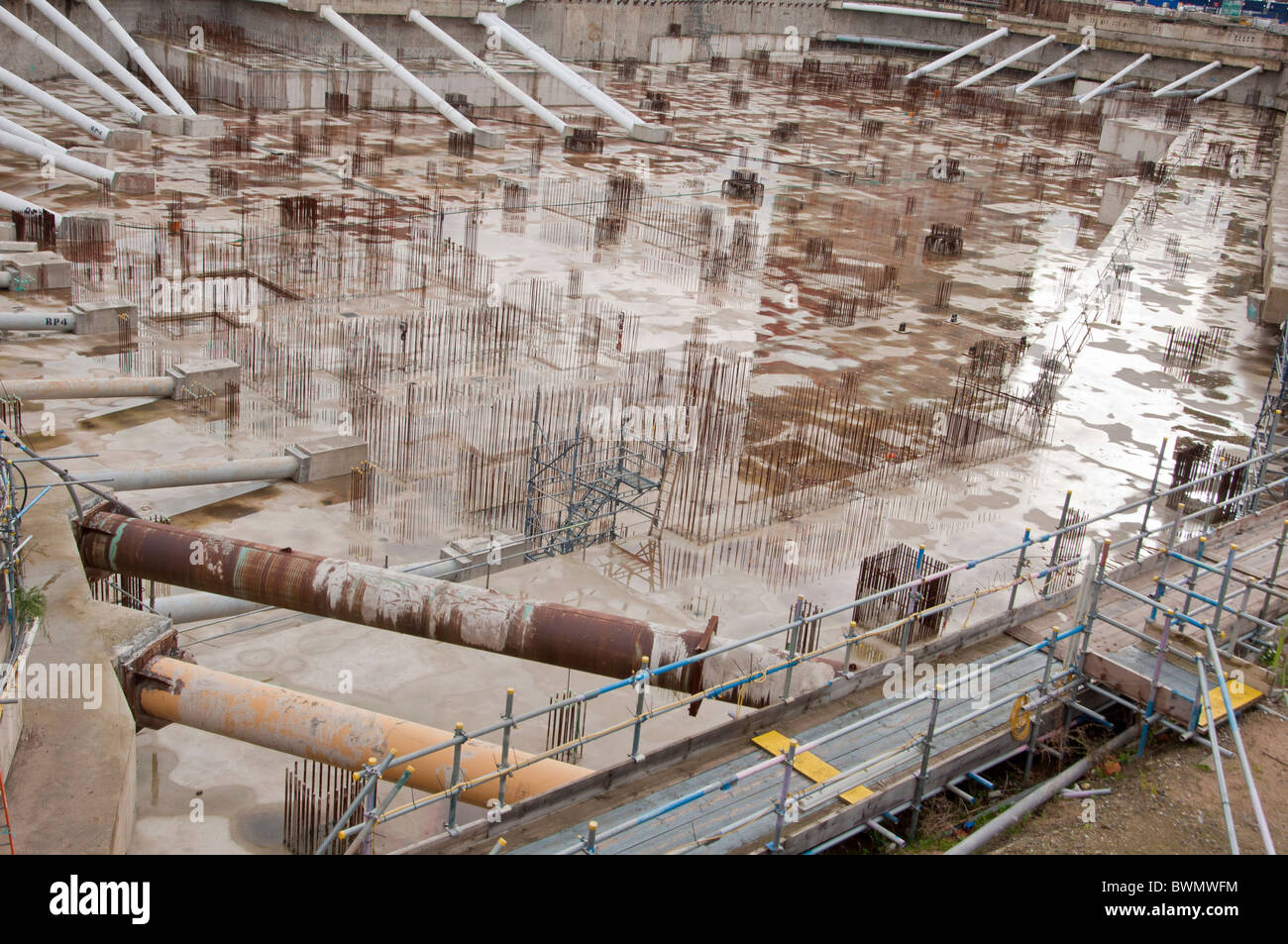 Construction of concrete raft Riverside South development Canary Wharf ...