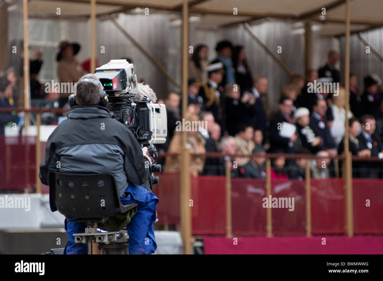 Tv cameraman hi-res stock photography and images - Alamy
