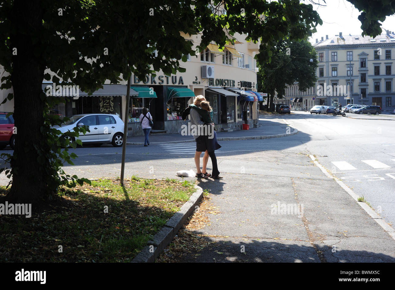 Couple kissing on Oslo street. Norway Stock Photo - Alamy