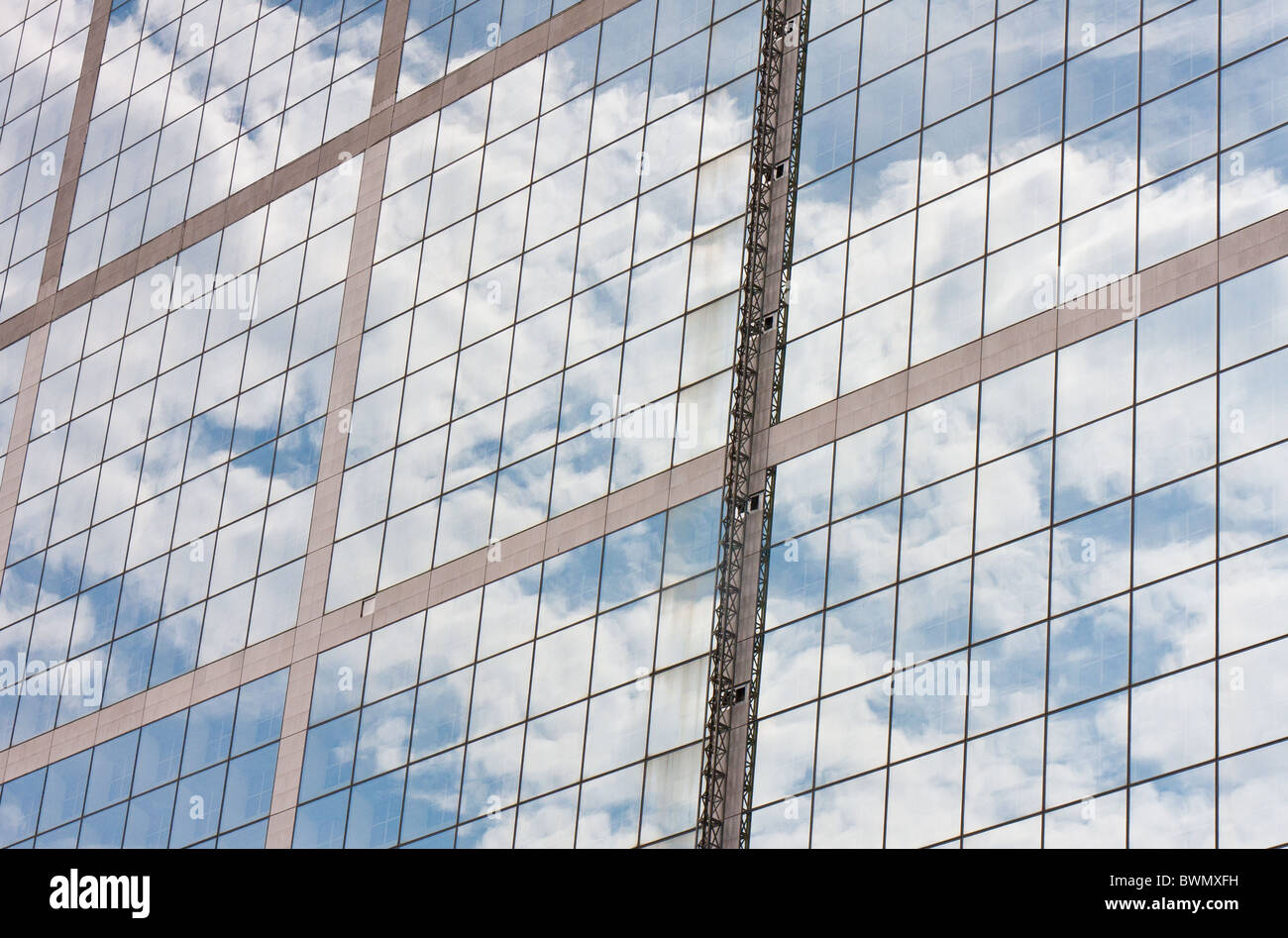 cloud reflection in exterior Grande Arche La Defense Stock Photo - Alamy