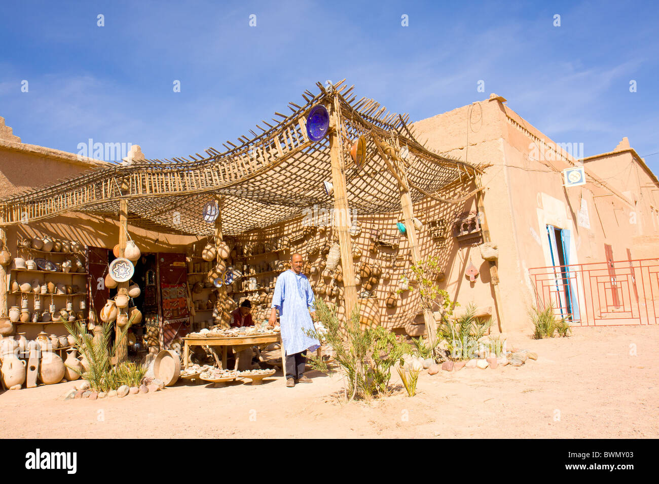 Shopkeeper shopkeepers hi-res stock photography and images - Alamy
