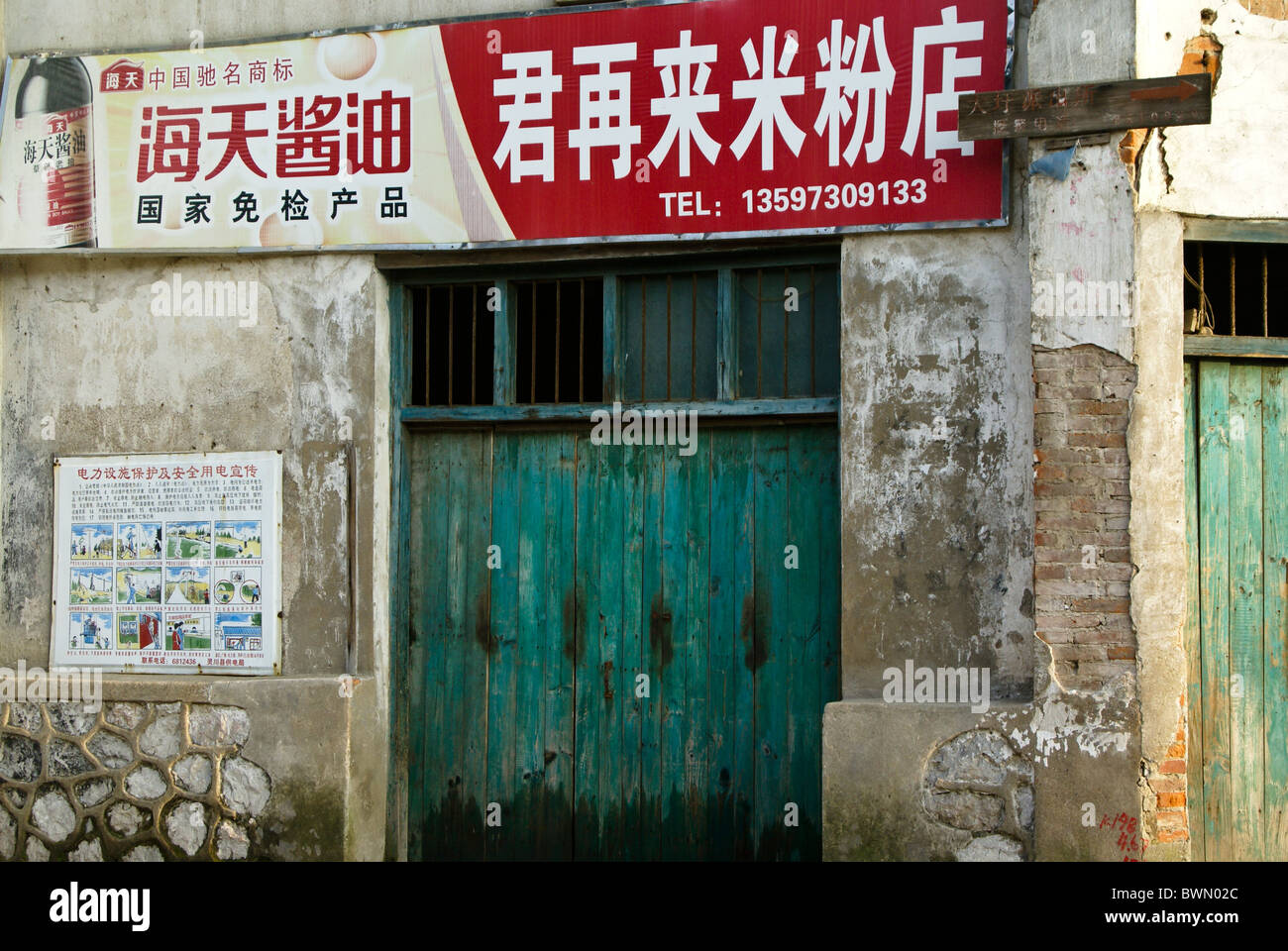 Chinese warning signs hi-res stock photography and images - Alamy