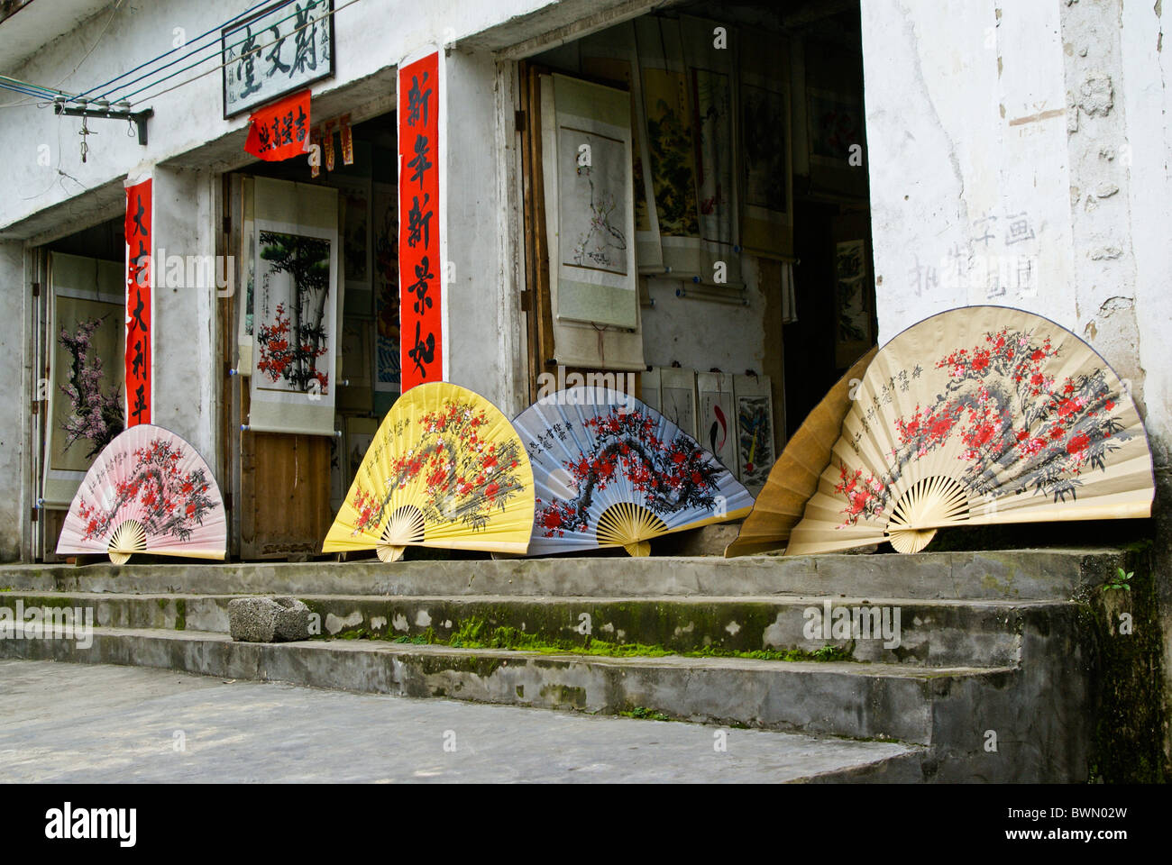 Chinese hand painted fans hi-res stock photography and images - Alamy