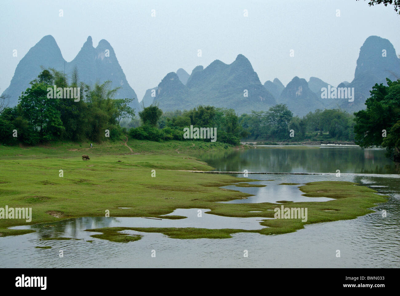 Karst mountains and Li River at Fuli, Guangxi, China Stock Photo - Alamy