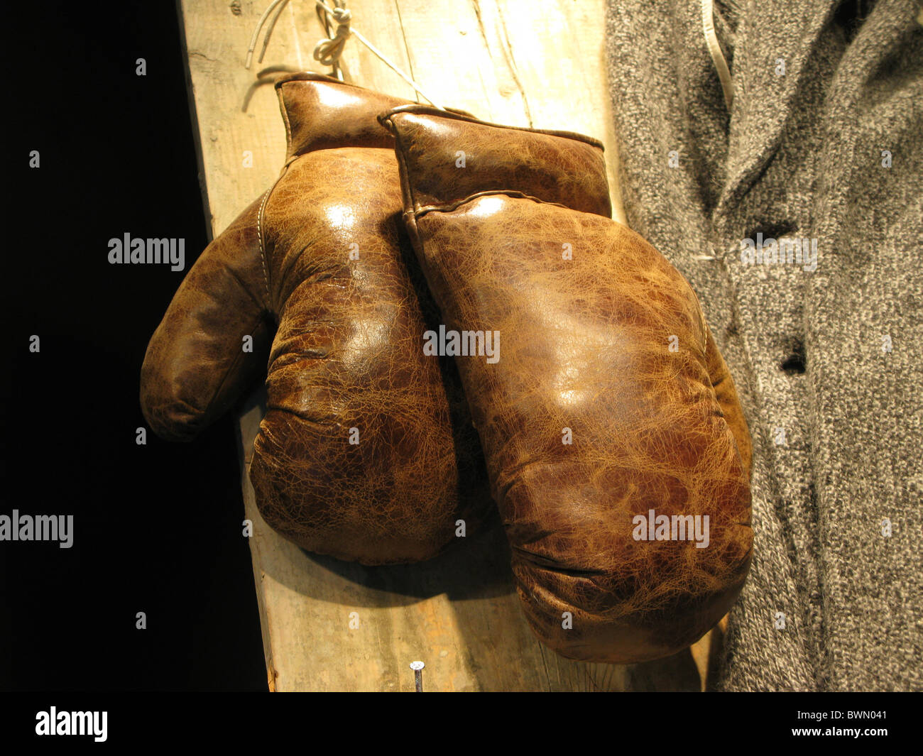 old boxing gloves Stock Photo - Alamy